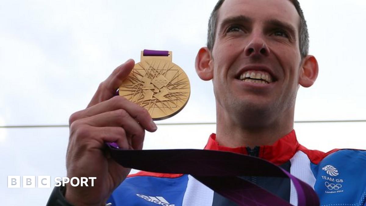 Etienne Stott: Olympic champion canoeist returns from injury - BBC Sport