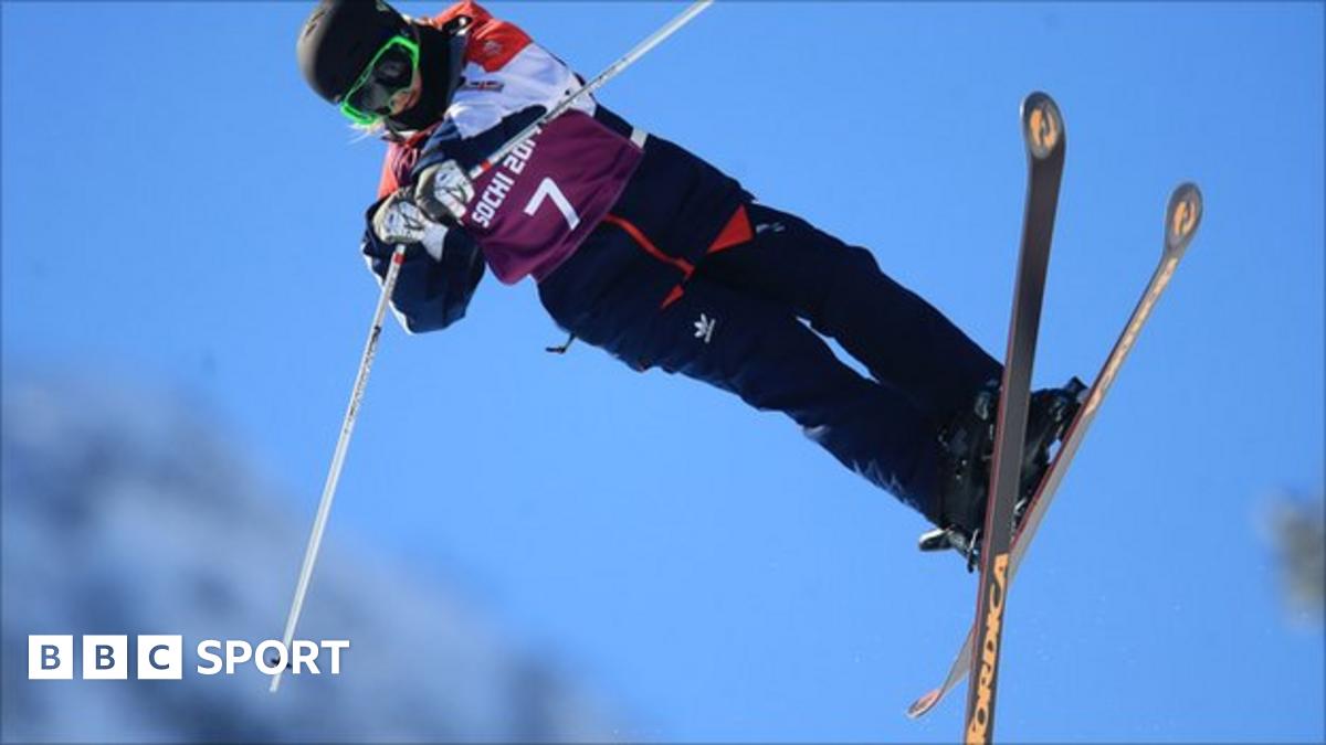 Sochi 2014: British skier Rowan Cheshire knocked unconscious - BBC Sport