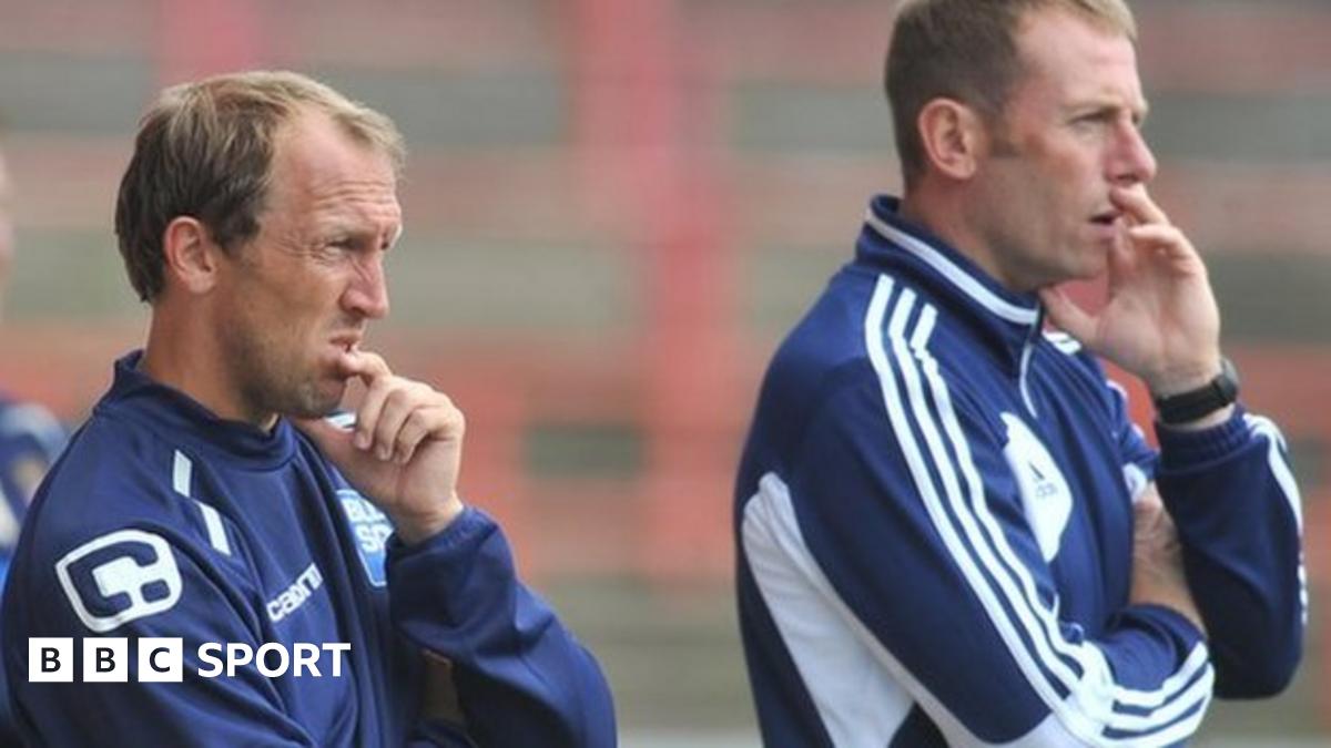 Former manager Andy Morrell backs Billy Barr for Wrexham job - BBC Sport
