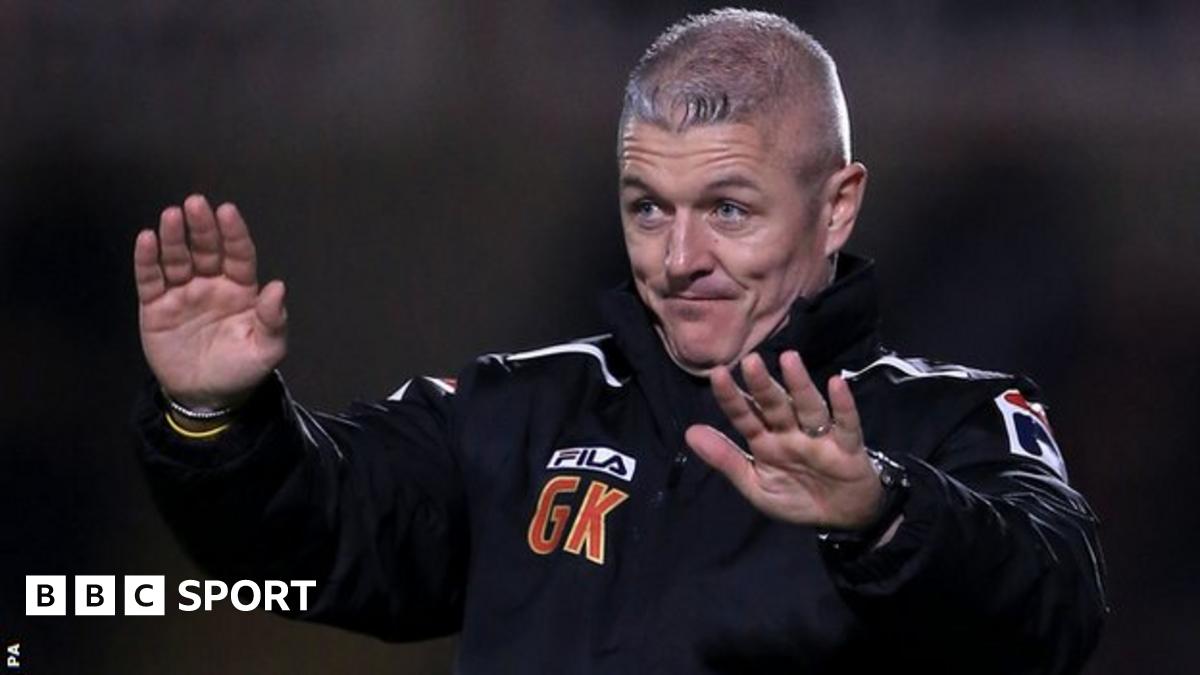 Carlisle United: Graham Kavanagh targeting loan deals - BBC Sport