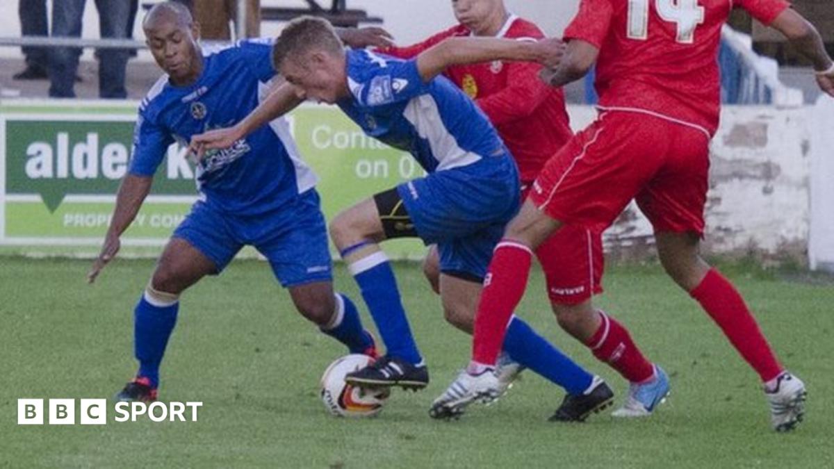 Truro City boss Steve Tully pleased despite Hungerford defeat - BBC Sport