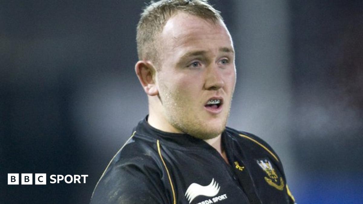 Jersey sign props Danny Herriott & Ben Rogers - BBC Sport