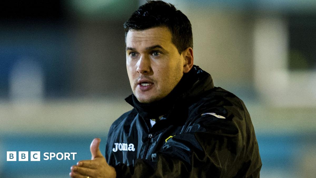 Dumbarton manager Ian Murray signs new two-year deal - BBC Sport