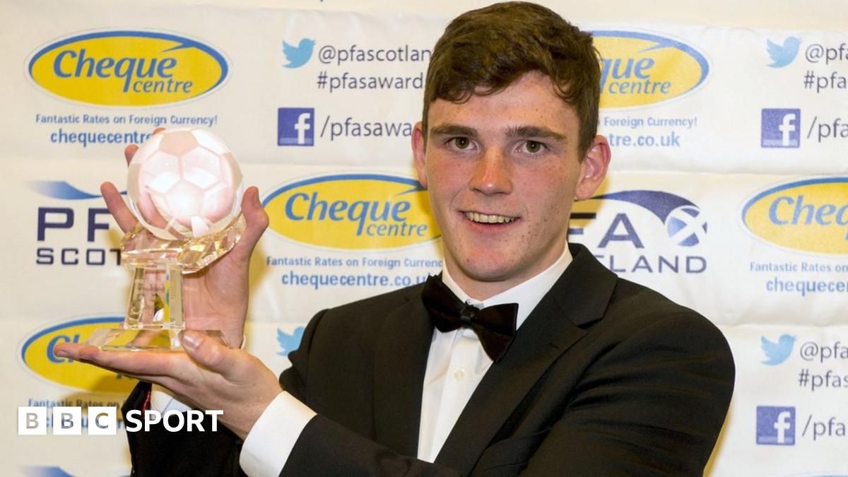 Andrew Robertson: Dundee United defender wins PFA prize - BBC Sport