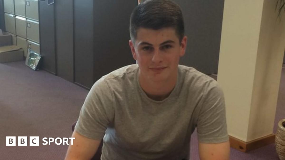 Liam Nolan: Crewe Alexandra midfielder signs new two-year deal - BBC Sport