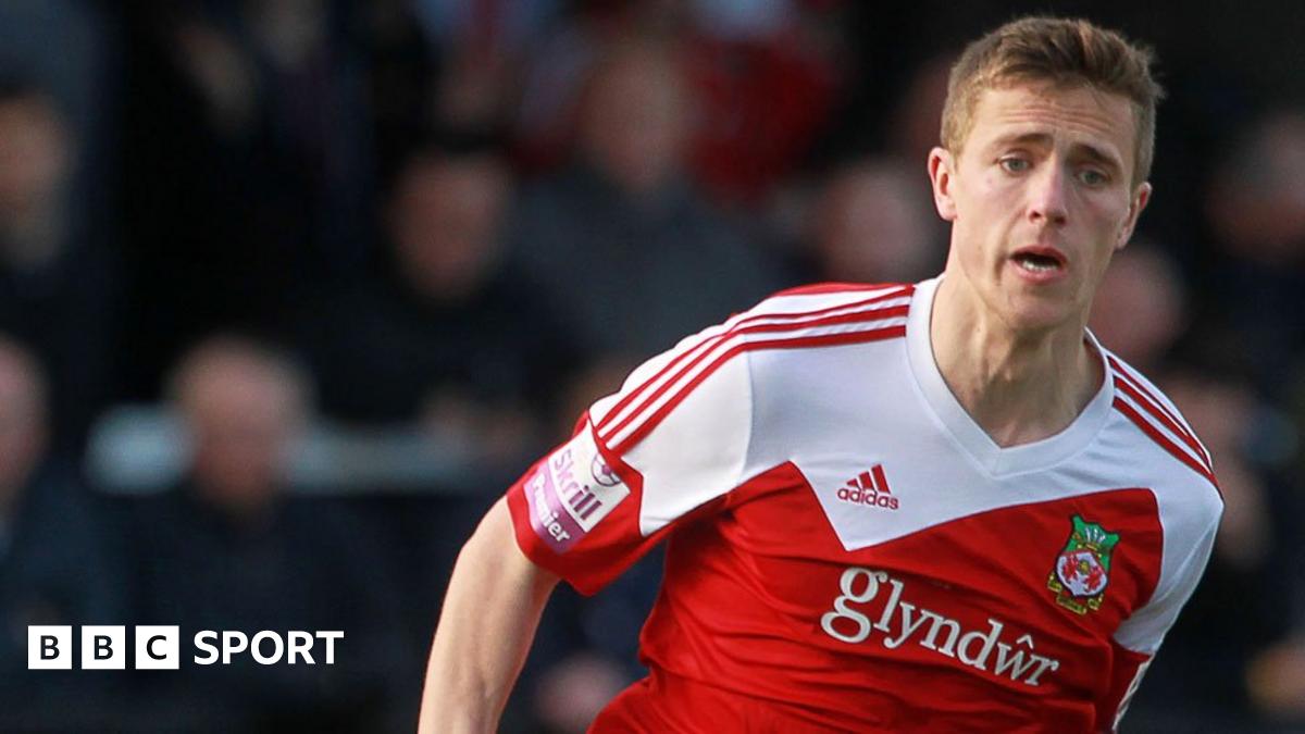 Wrexham FC: Striker Rob Ogleby latest player to be released - BBC Sport