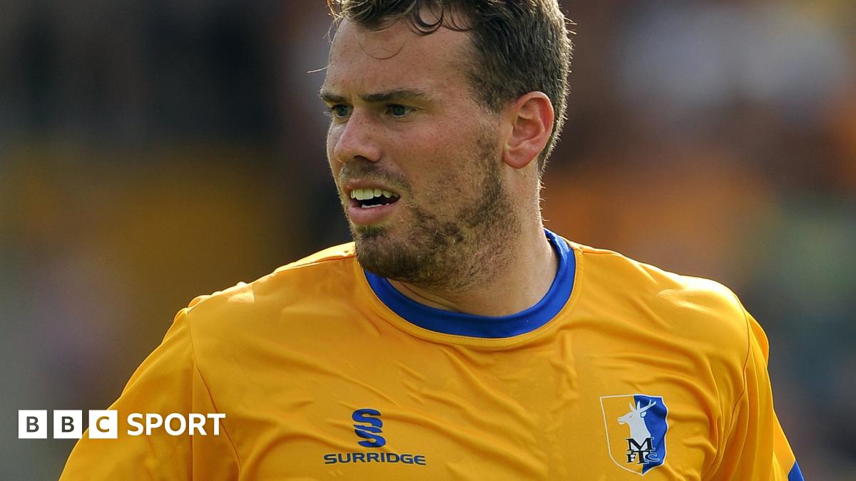 Louis Briscoe: Mansfield Town release long-serving winger - BBC Sport