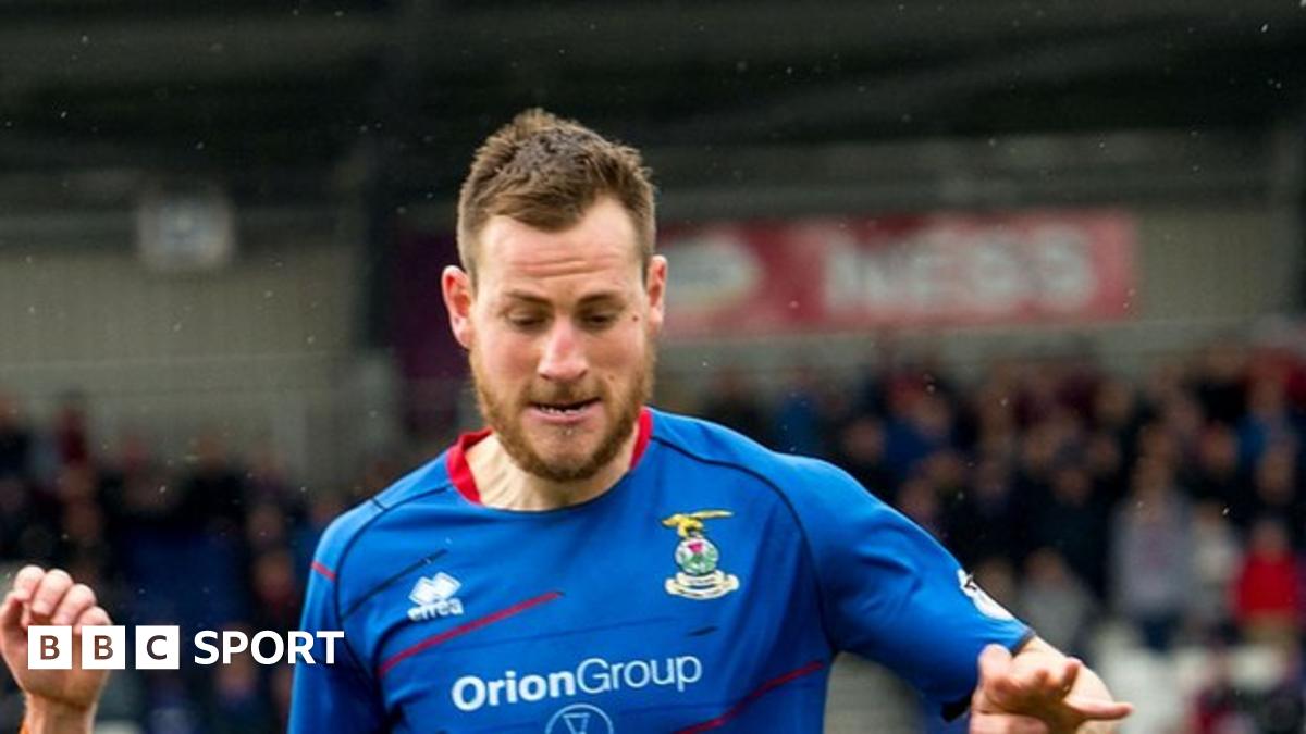 Inverness CT: Defender Gary Warren signs new three-year deal - BBC Sport