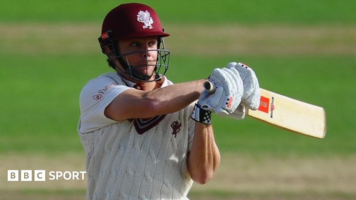 James Hildreth: Somerset batsman signs three-year deal - BBC Sport