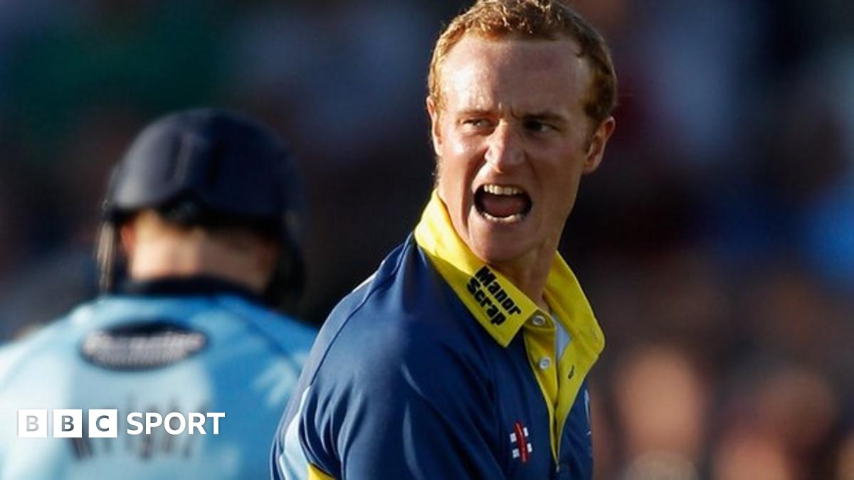Ian Saxelby: Gloucestershire bowler forced to retire by injury - BBC Sport