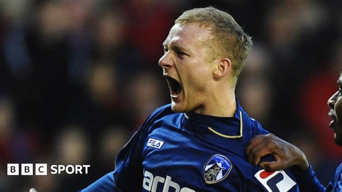 Robbie Simpson returns for Cambridge United - BBC Sport