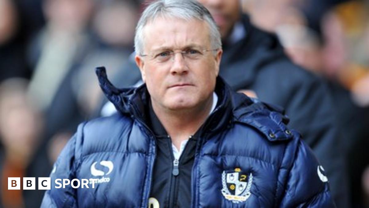Micky Adams: Port Vale manager signs new rolling contract - BBC Sport