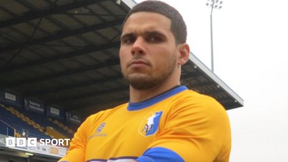 Liam Hearn: Mansfield Town sign former Grimsby Town striker - BBC Sport