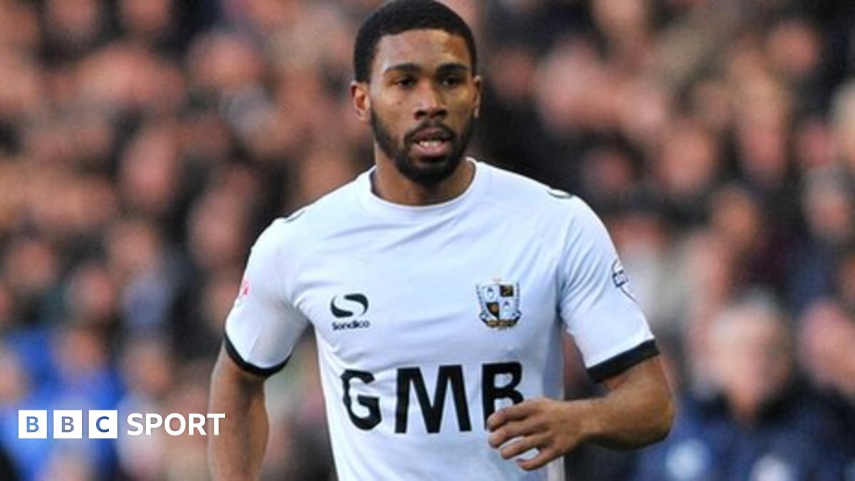 Gavin Tomlin: Crawley Town sign Port Vale striker - BBC Sport