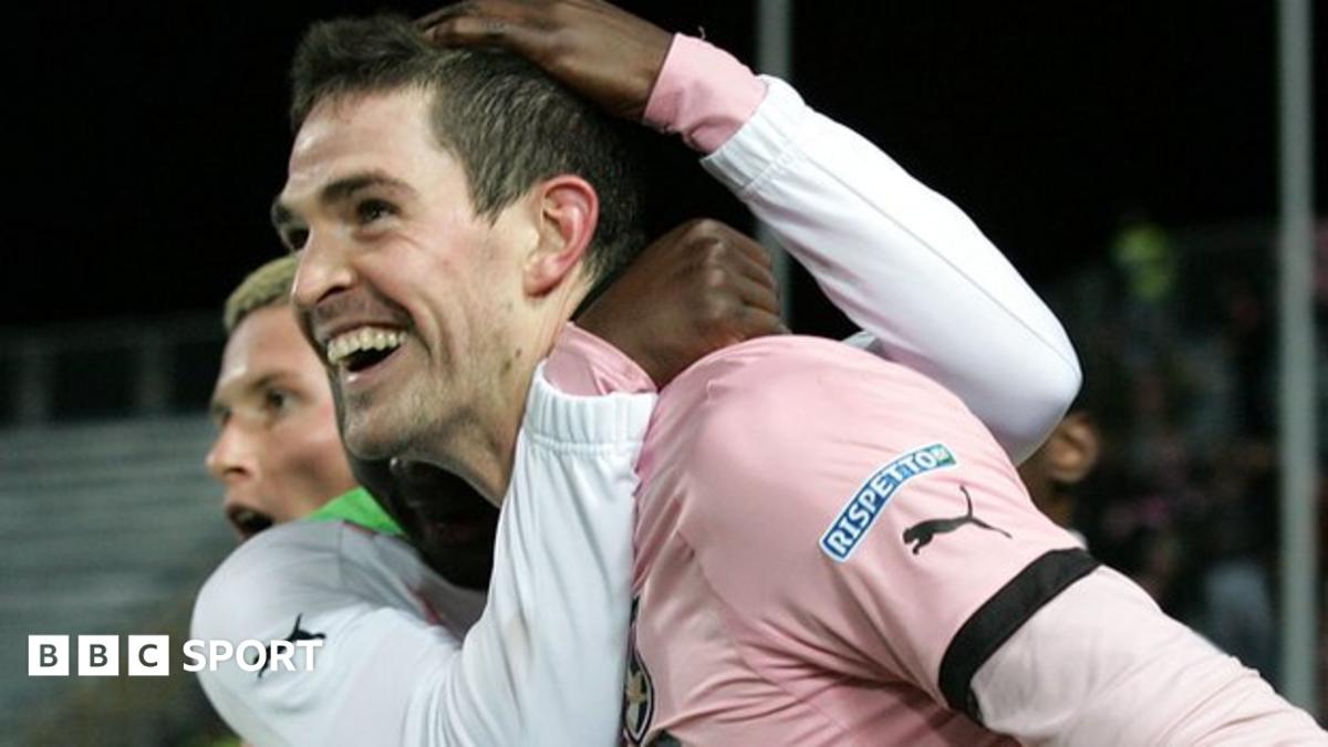 Kyle Lafferty: Northern Ireland striker has medical at Norwich - BBC Sport