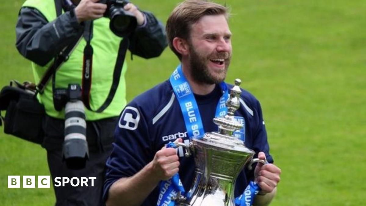 Mikey Harris quits Salisbury for Portsmouth youth role - BBC Sport