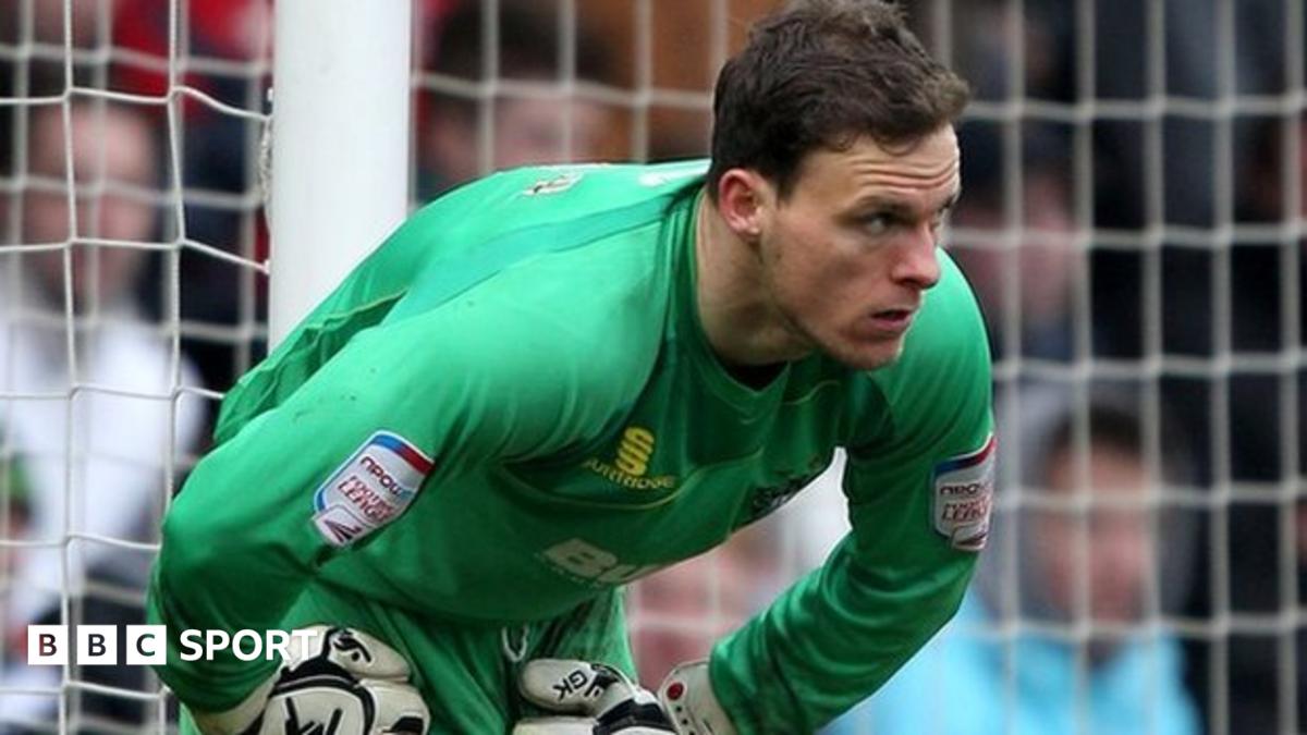 Trevor Carson: Cheltenham Town sign former Bury goalkeeper - BBC Sport