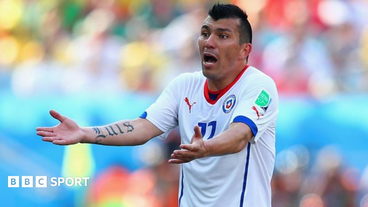 Gary Medel 'played out of position' by Cardiff City - Andy Legg - BBC Sport