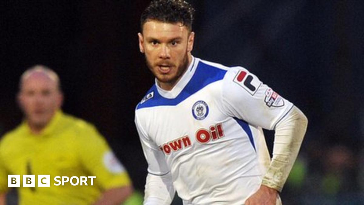 Scott Hogan: Brentford sign Rochdale striker on three-year deal - BBC Sport
