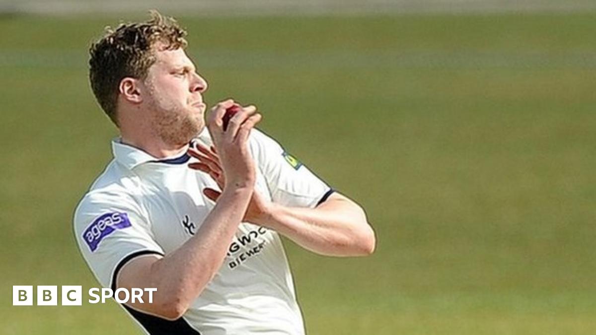 David Balcombe: Hampshire bowler to miss a month - BBC Sport