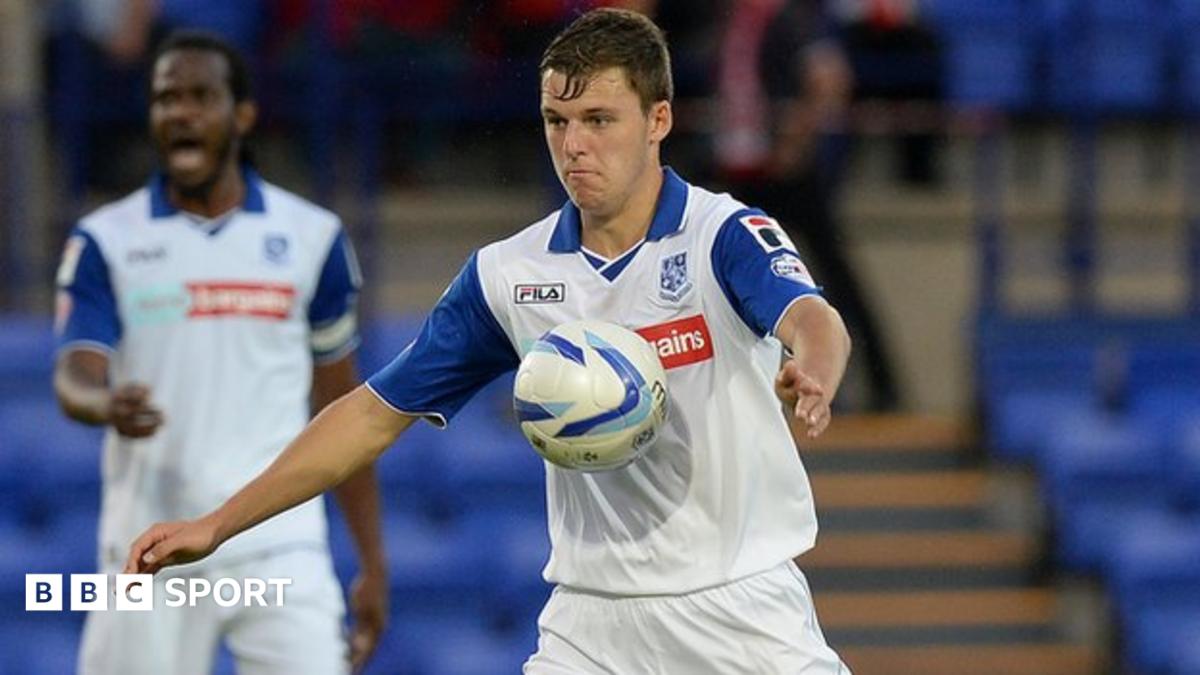 Crewe Alexandra: Chris Atkinson becomes second summer signing - BBC Sport
