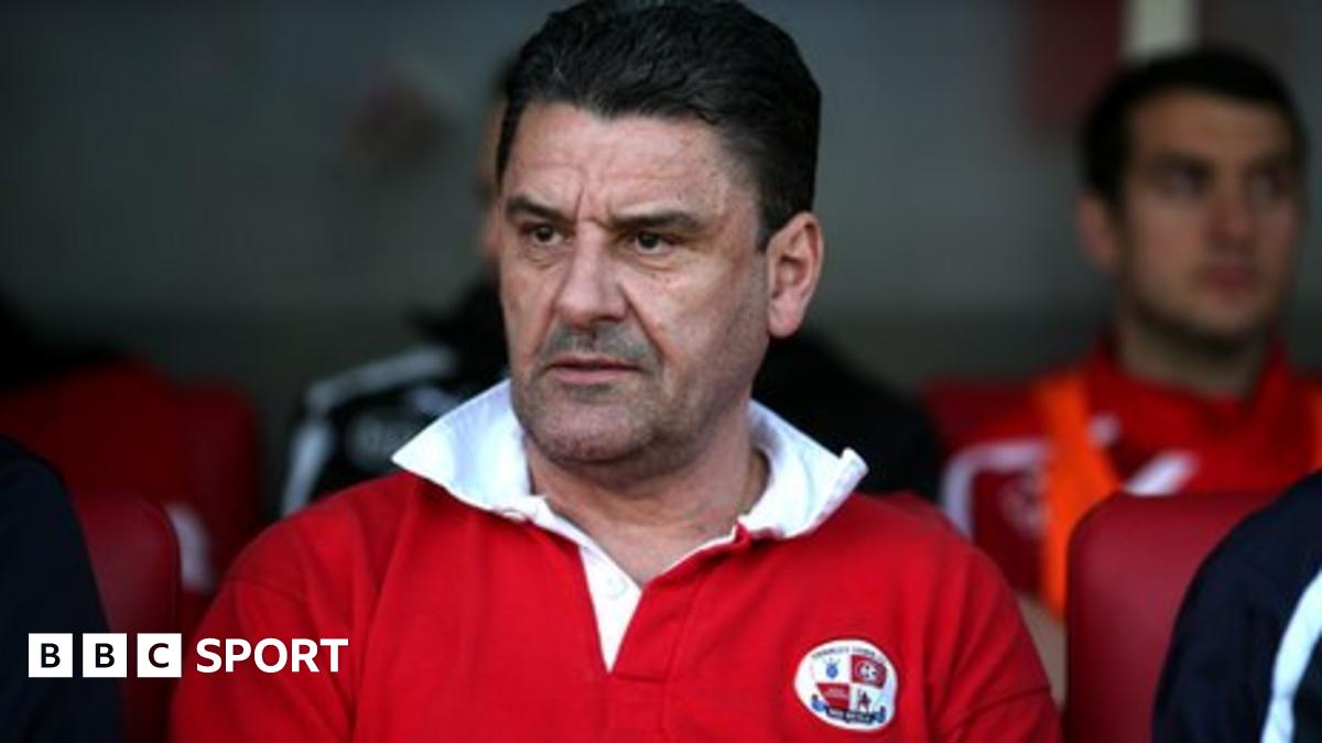 Emmett O'Connor: Crawley sign Canadian midfielder - BBC Sport