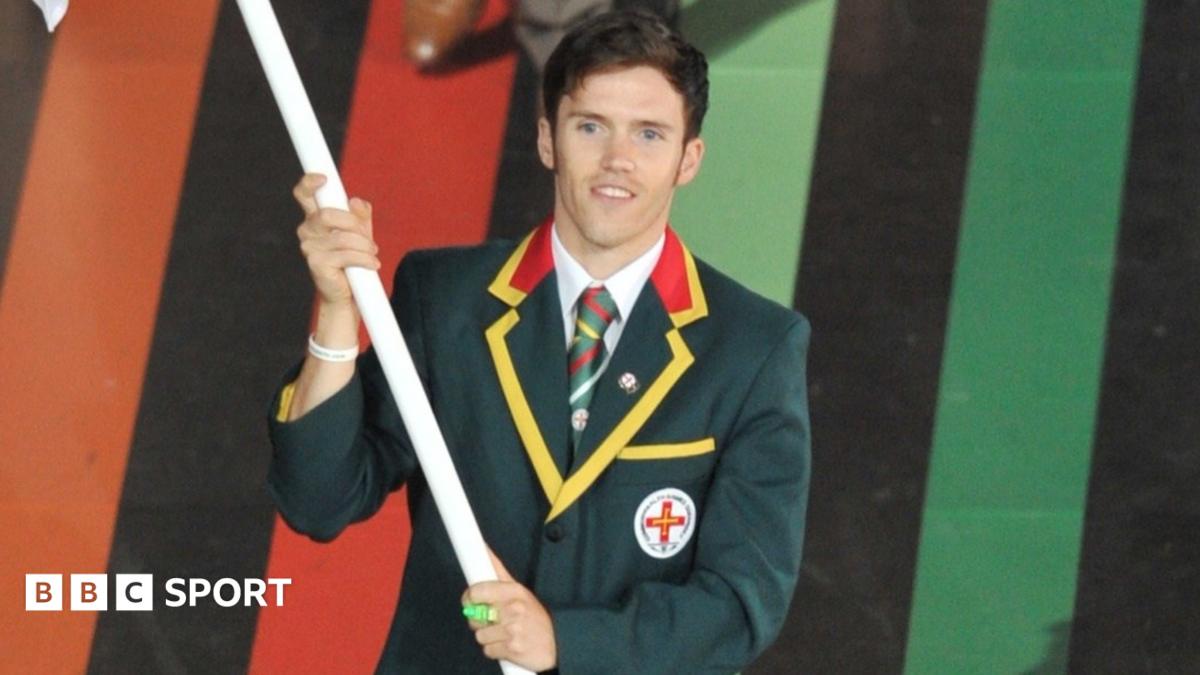 Glasgow 2014: Guernsey's Chris Simpson eases into squash last 16 - BBC ...