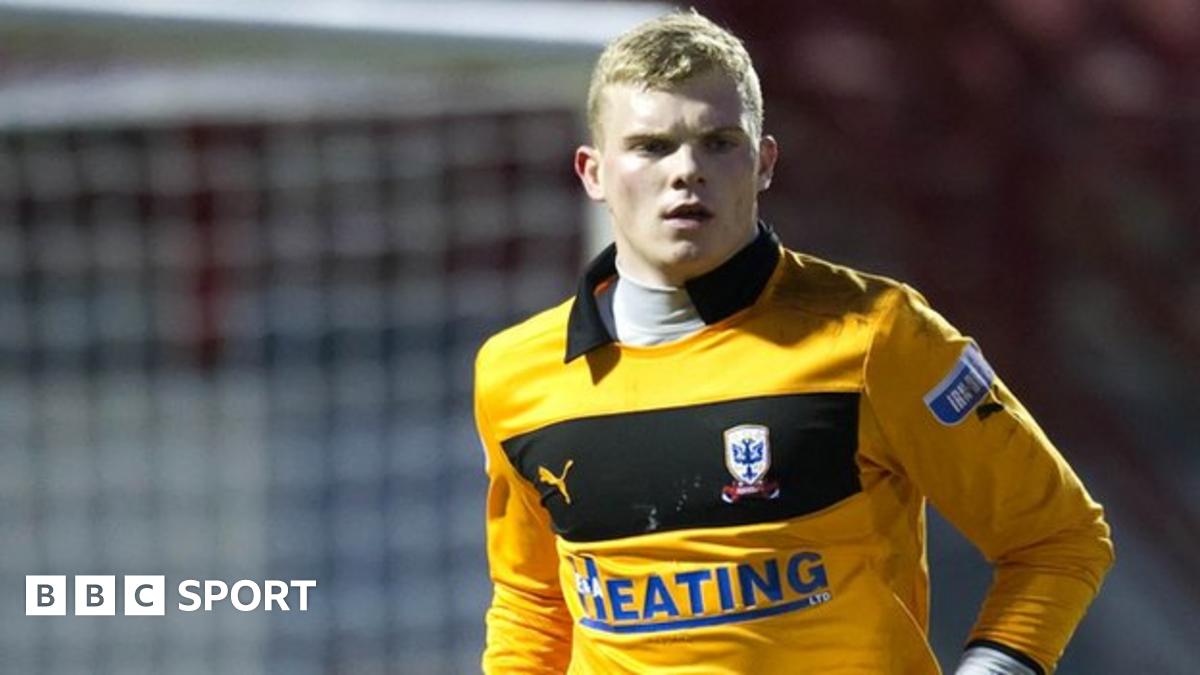 Cowdenbeath: Goalkeeper Robbie Thomson wins contract - BBC Sport