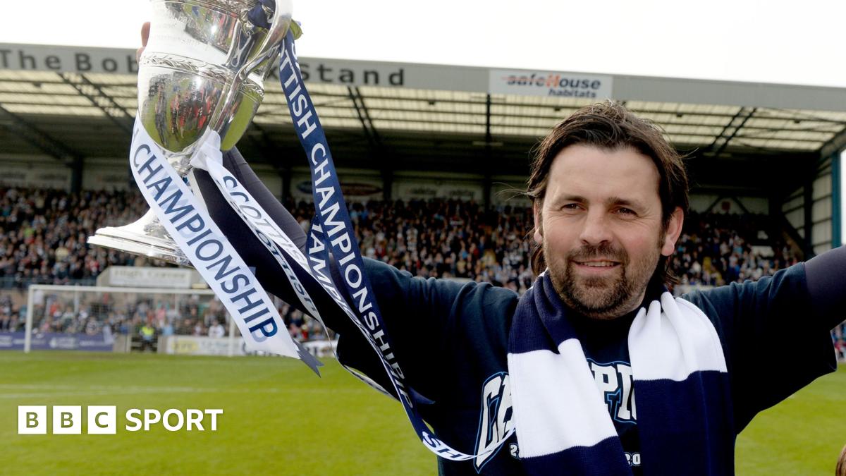 Dundee boss Paul Hartley eyes top-half finish in Premiership - BBC Sport
