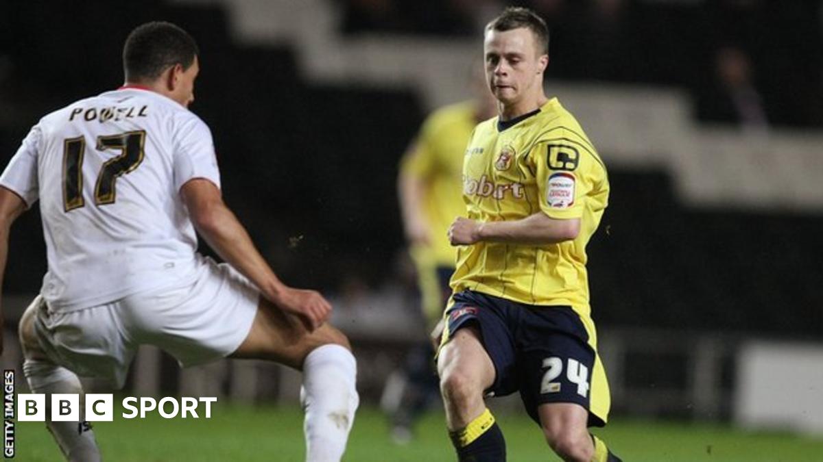 Kilmarnock sign former Man City left-back Chris Chantler - BBC Sport
