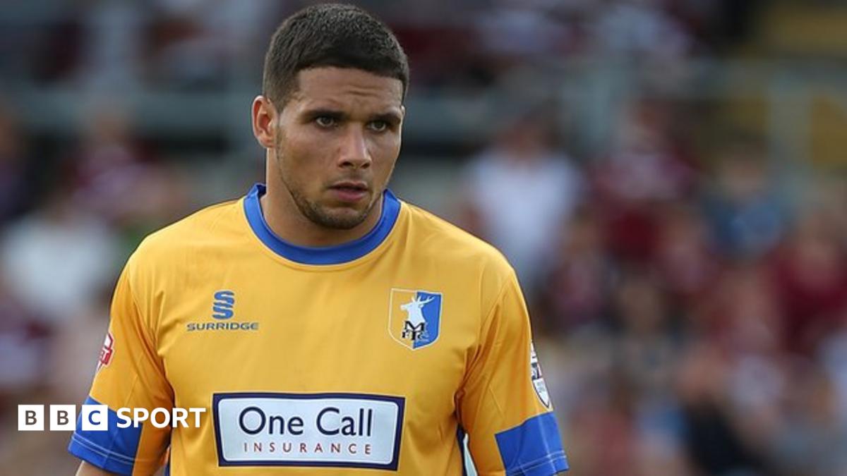 Liam Hearn: Lincoln City sign Mansfield Town striker - BBC Sport