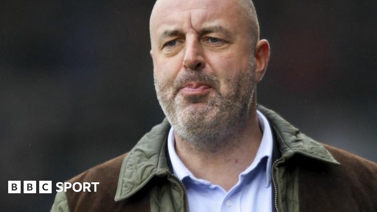 Keith Hill and Chris Beech sign new Rochdale contracts - BBC Sport
