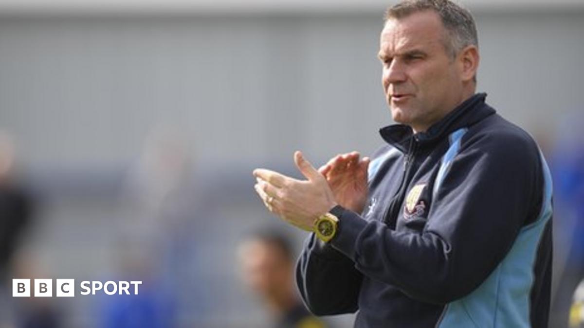 Glenn Ferguson wins NI Writers' Manager of the Month award - BBC Sport