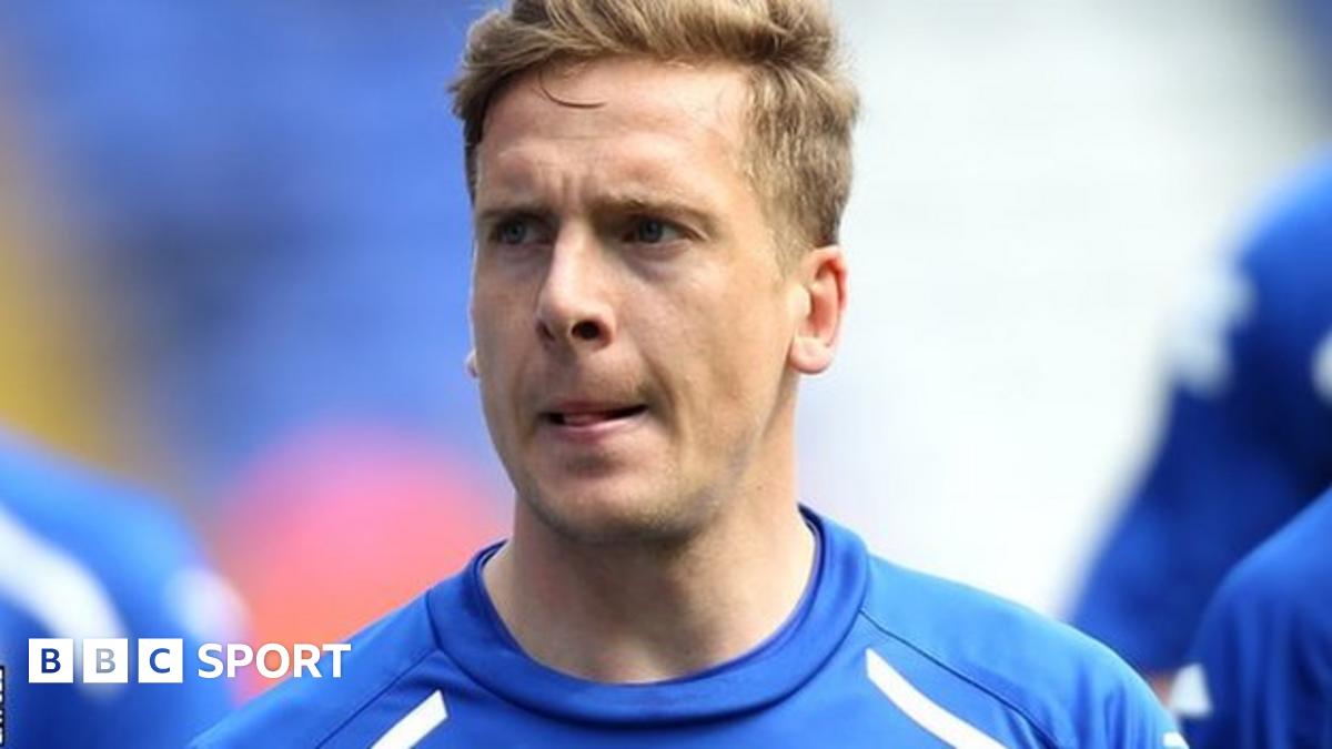 Brian Howard: Oxford United release forward - BBC Sport