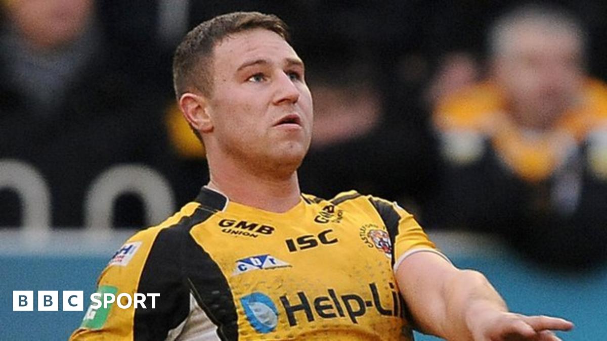 Jamie Ellis: Huddersfield Giants sign Castleford Tigers half-back - BBC ...