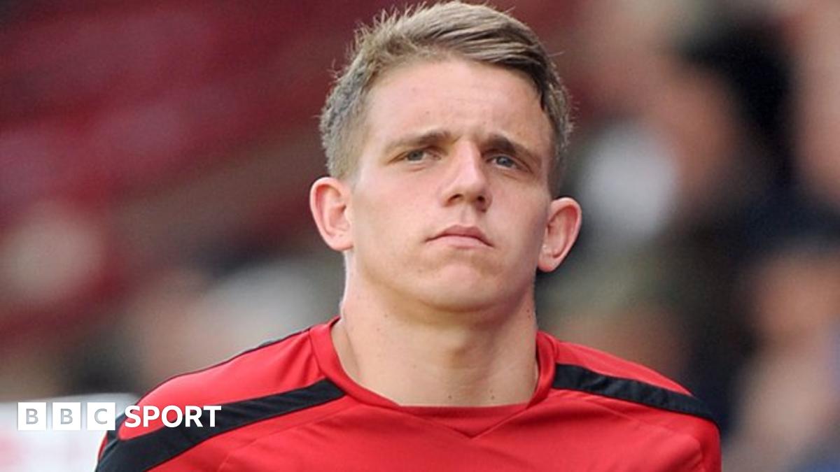 Gateshead loan Scunthorpe United defender Callum Howe - BBC Sport
