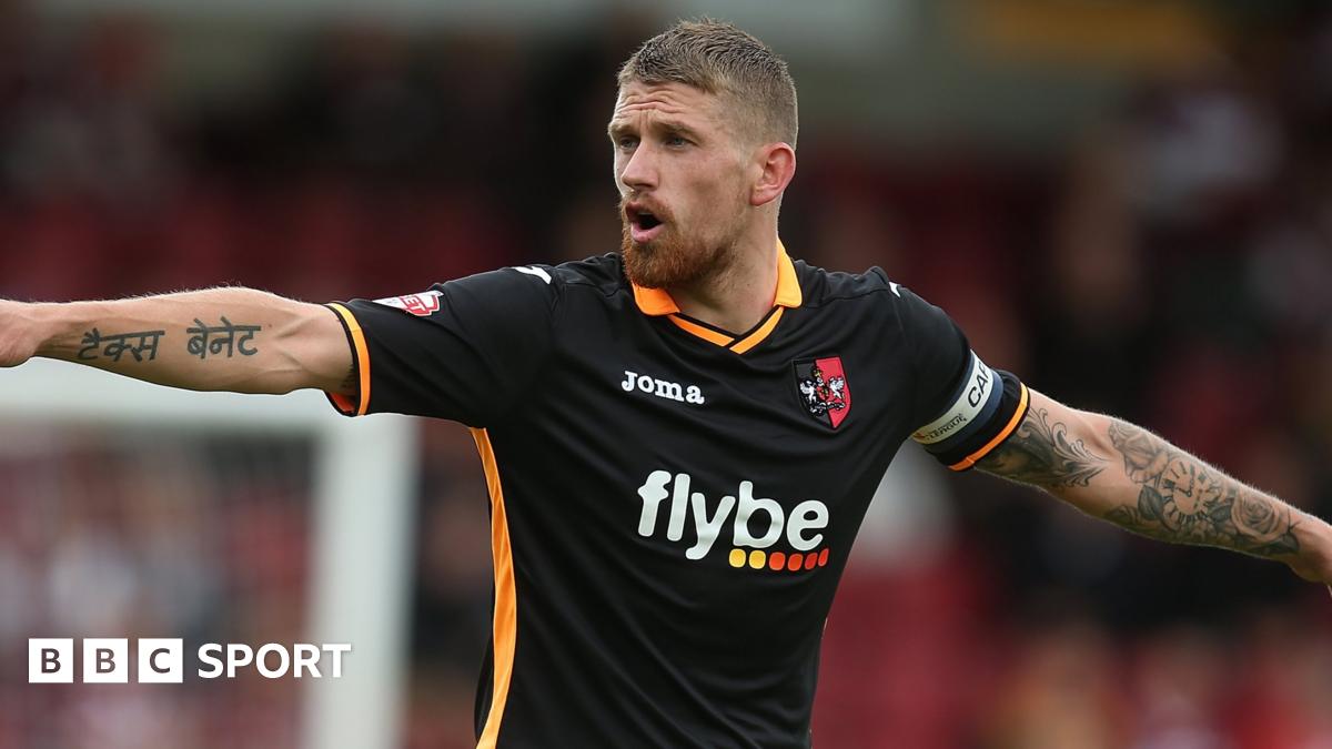 Exeter City boss Paul Tisdale praises Scot Bennett versatility - BBC Sport