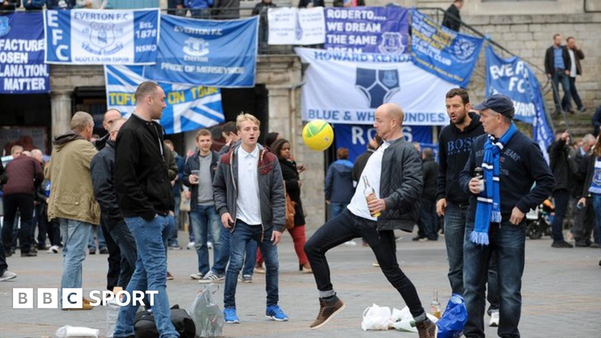 Roberto Martinez: Everton boss 'proud' of 10,000 support - BBC Sport