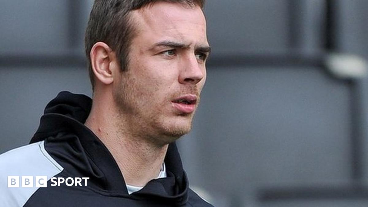 Tom Pope: Port Vale striker out until January with knee injury - BBC Sport