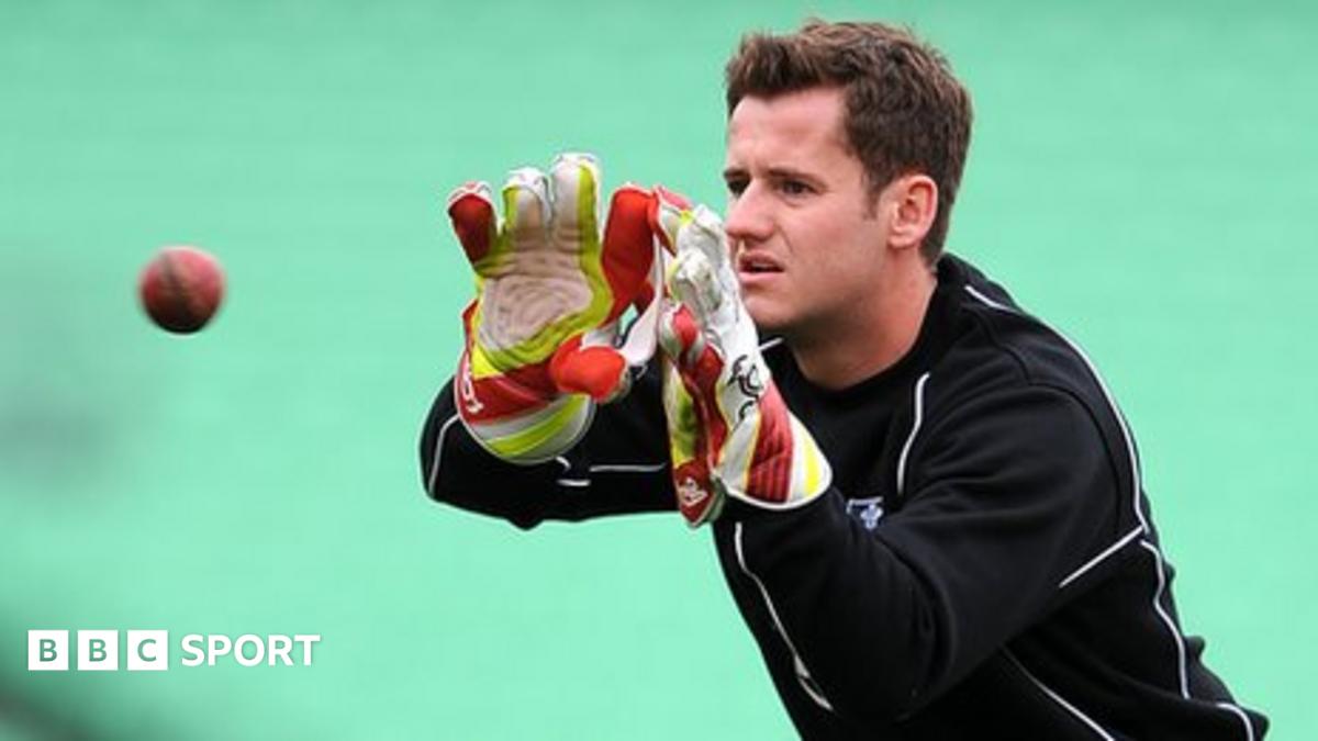 Steven Davies: New deal for Surrey wicketkeeper-batsman - BBC Sport