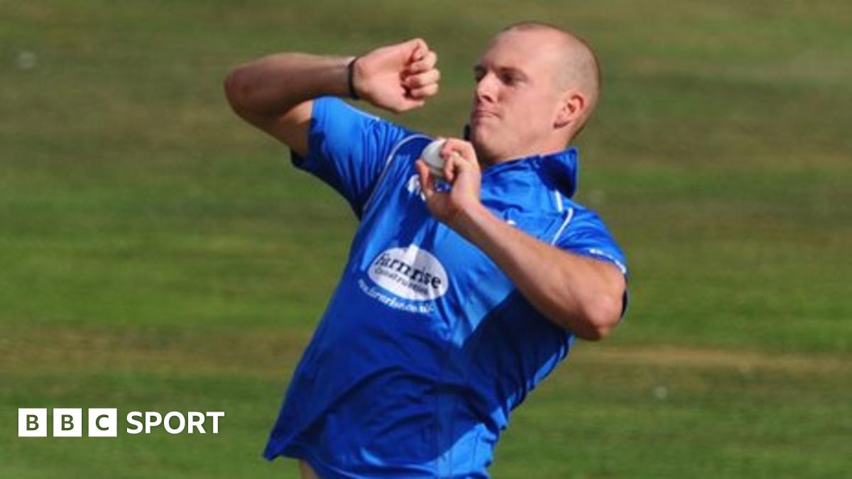 Lewis Hatchett: Sussex seam bowler signs new contract - BBC Sport