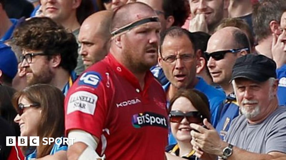 Long layoff for Scarlets prop Phil John after knee injury - BBC Sport