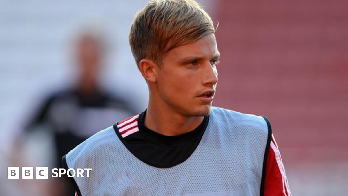 Forest Green: Corby Moore and Charlie Clough agree moves - BBC Sport