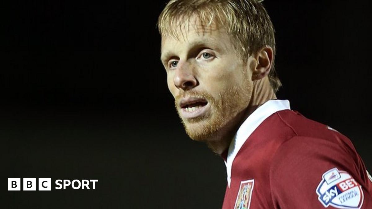 Ricky Ravenhill & Junior Brown join Mansfield Town - BBC Sport