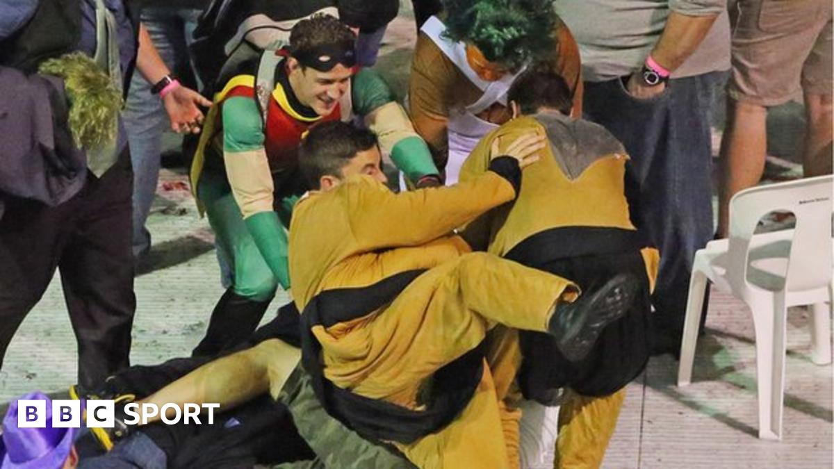 Melbourne darts riot: Michael van Gerwen & Simon Whitlock halted - BBC ...