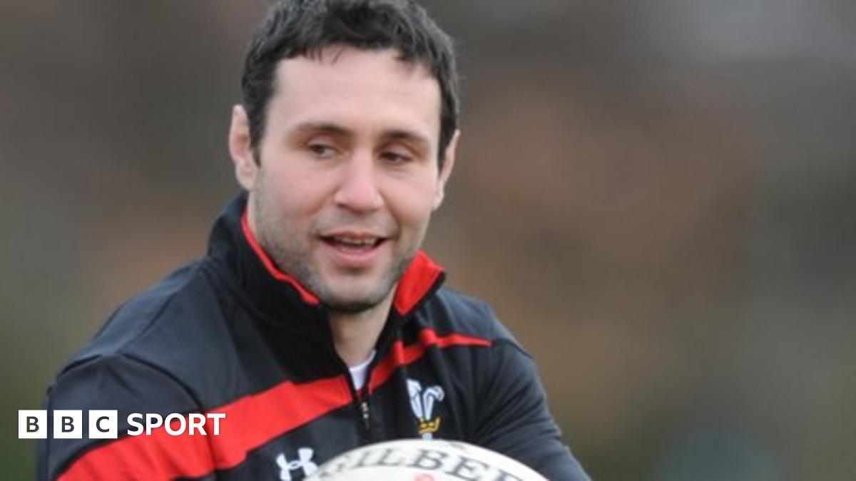 Stephen Jones' Scarlets return surprises ex-boss Nigel Davies - BBC Sport