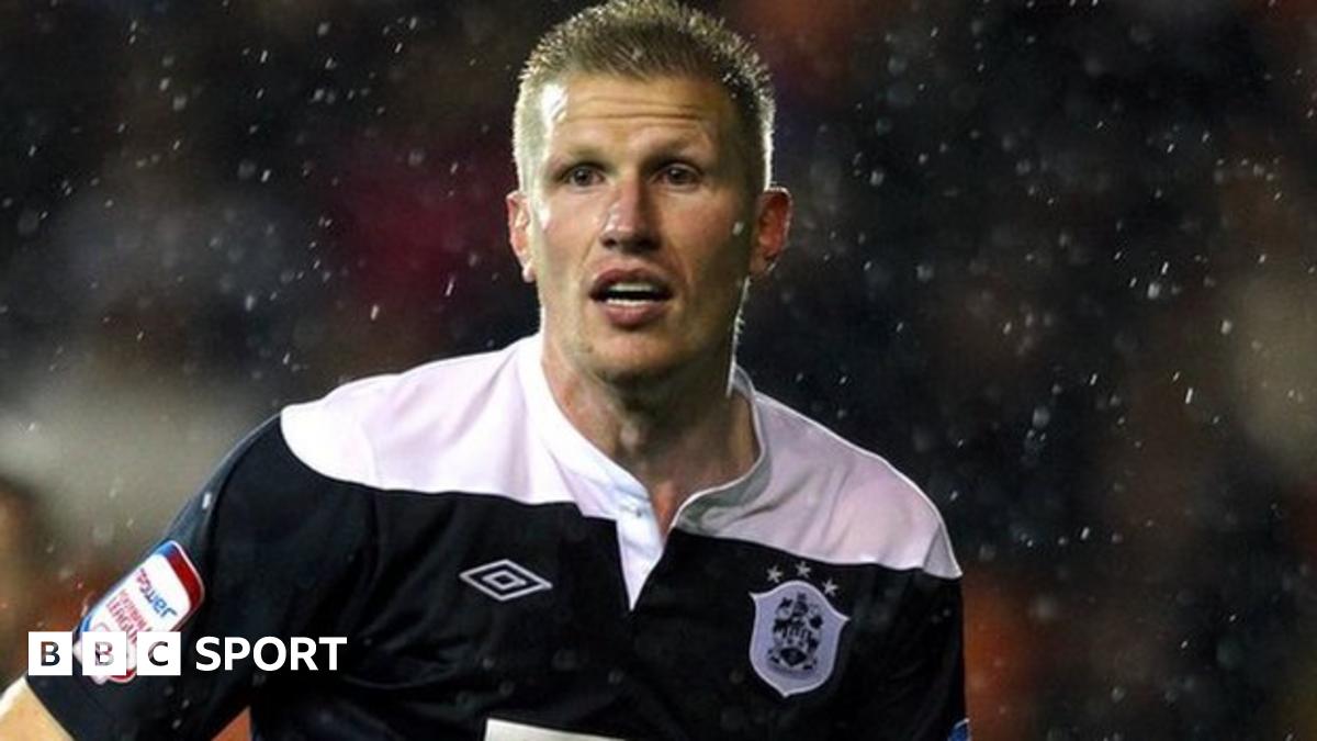 Keith Southern: Shrewsbury Town sign Fleetwood Town midfielder - BBC Sport