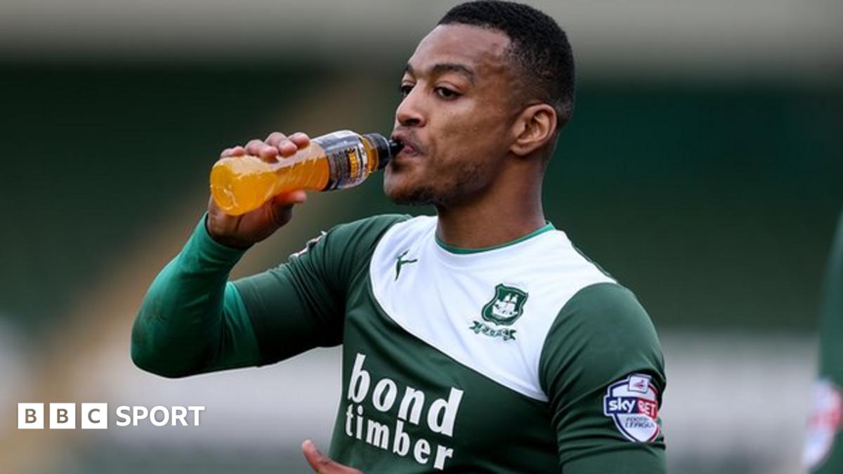 Durrell Berry: Cheltenham Town sign defender from Torquay - BBC Sport