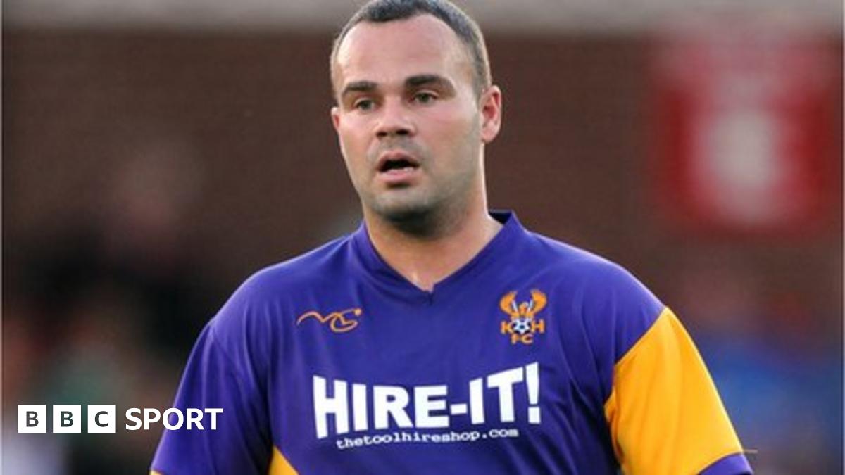 Lee Fowler: Crawley Town sign Nuneaton midfielder on loan - BBC Sport