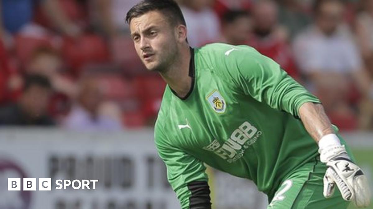 Transfer Deadline Day: Leyton Orient sign Burnley's Alex Cisak - BBC Sport